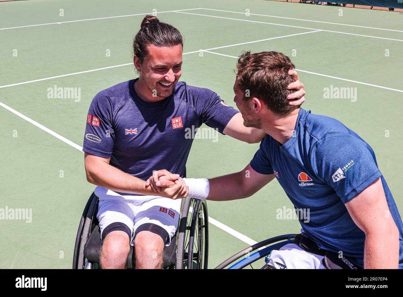 Gordon reid celebrates hi-res stock photography and images - Alamy