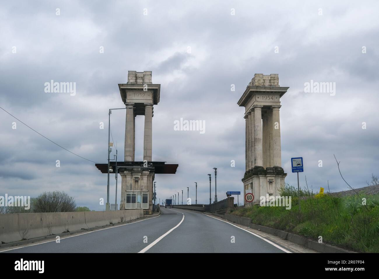Border crossing signs hi-res stock photography and images - Alamy