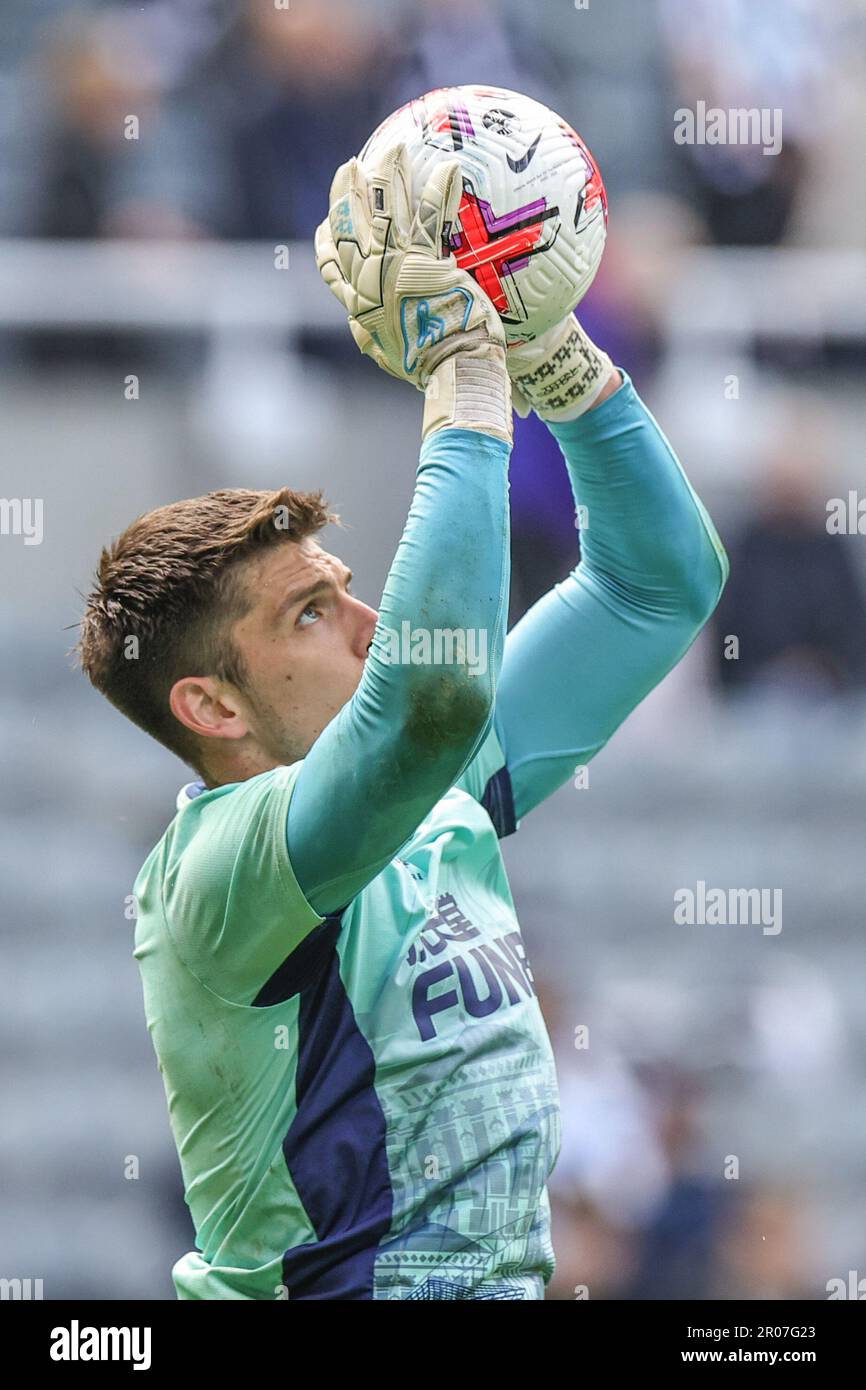 Nick Pope #22 of Newcastle United in the pregame warmup session during ...