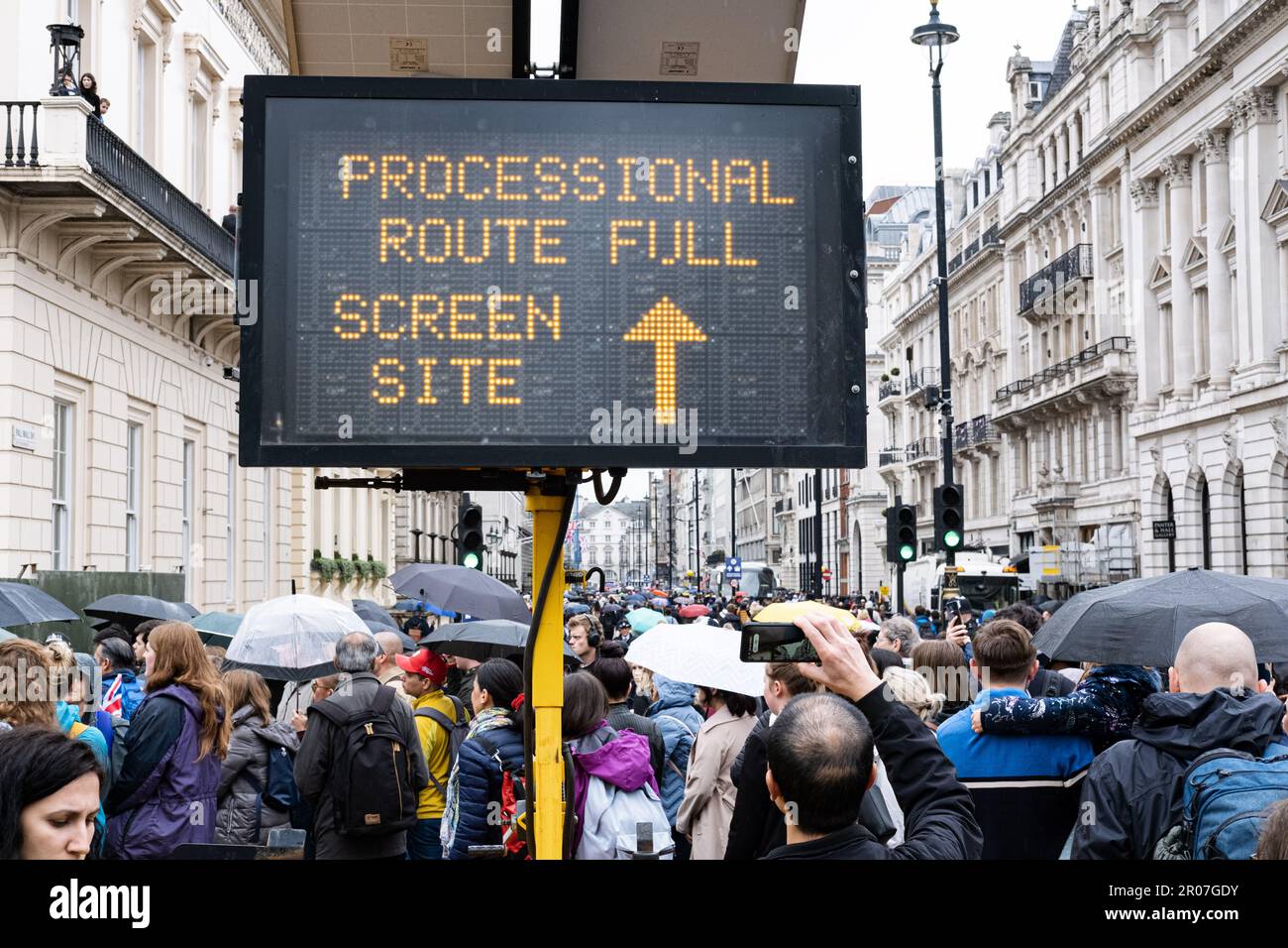 London, UK. 6th May, 2023. A sign with direction to the viewing areas ...