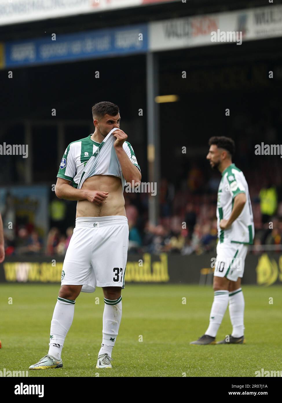 DEVENTER - (lr) Matej Chalus of FC Groningen, Philippe Rommens of Go ...