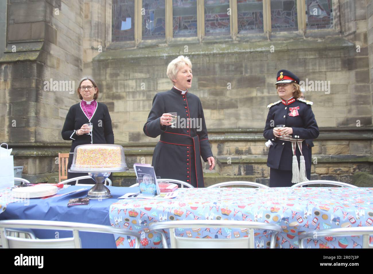 Very reverend dr jane hedges dean of newcastle hi-res stock photography ...