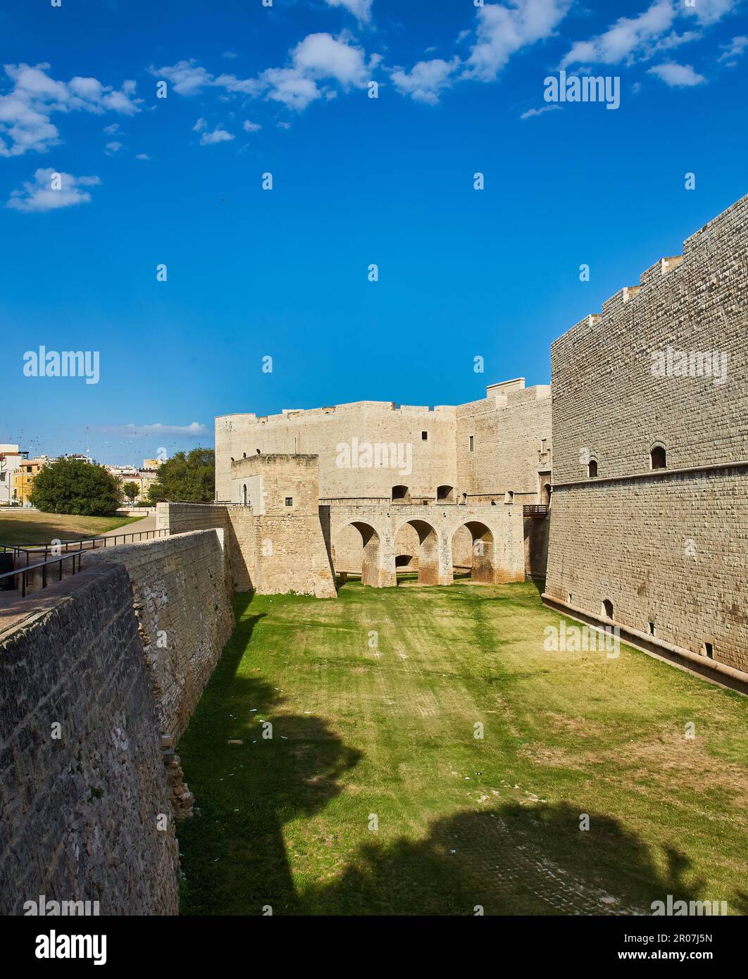 The beautiful Romanesque Cathedral Basilica of San Nicola Pellegrino ...