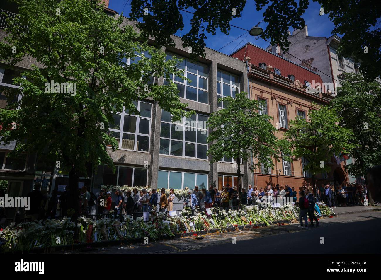Citizens in front of the "Vladislav Ribnikar" elementary school, where ...