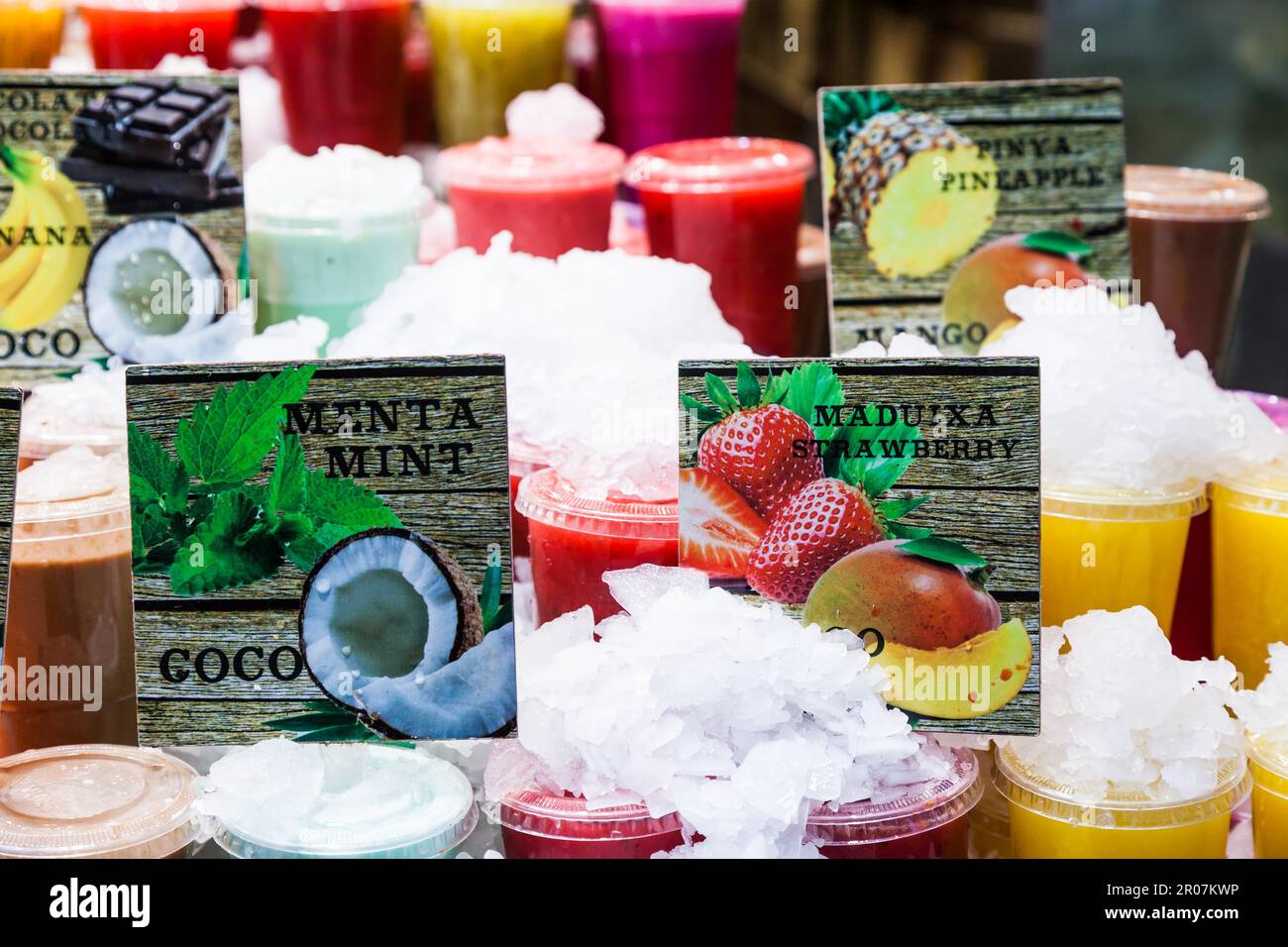 Detail of fresh fruit juices ready to be sold in a busy market Stock ...