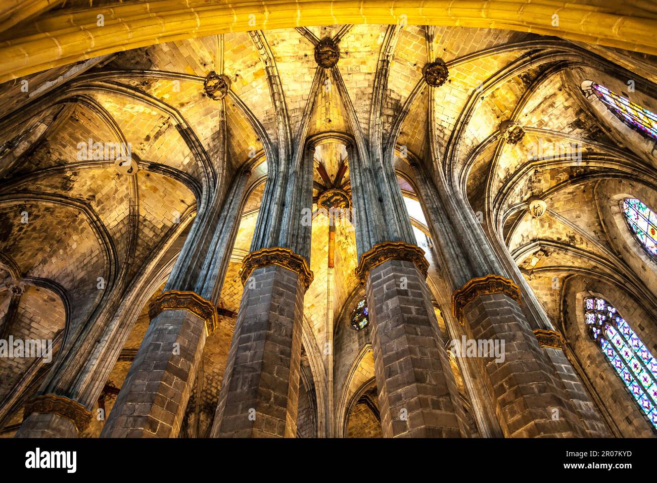 Interior of Santa Maria del Mar, the most beautiful gothic church in ...
