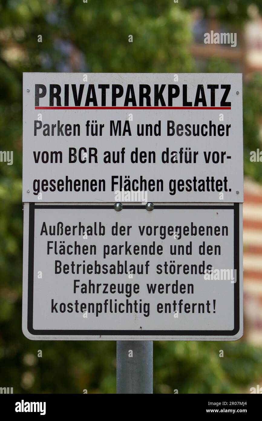 Parking lot signage hi-res stock photography and images - Alamy