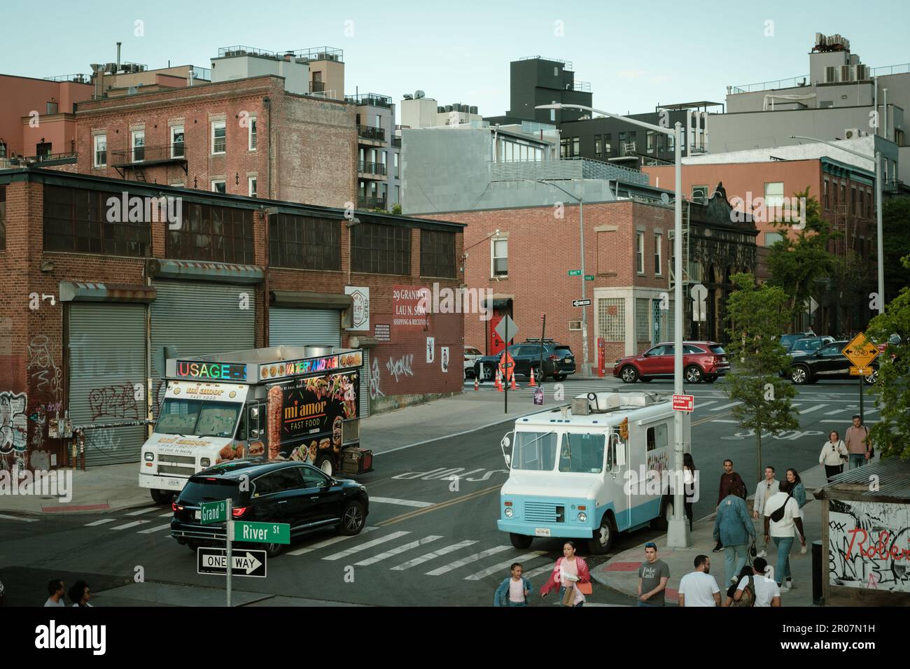 Busy intersection in Williamsburg, Brooklyn, New York Stock Photo - Alamy