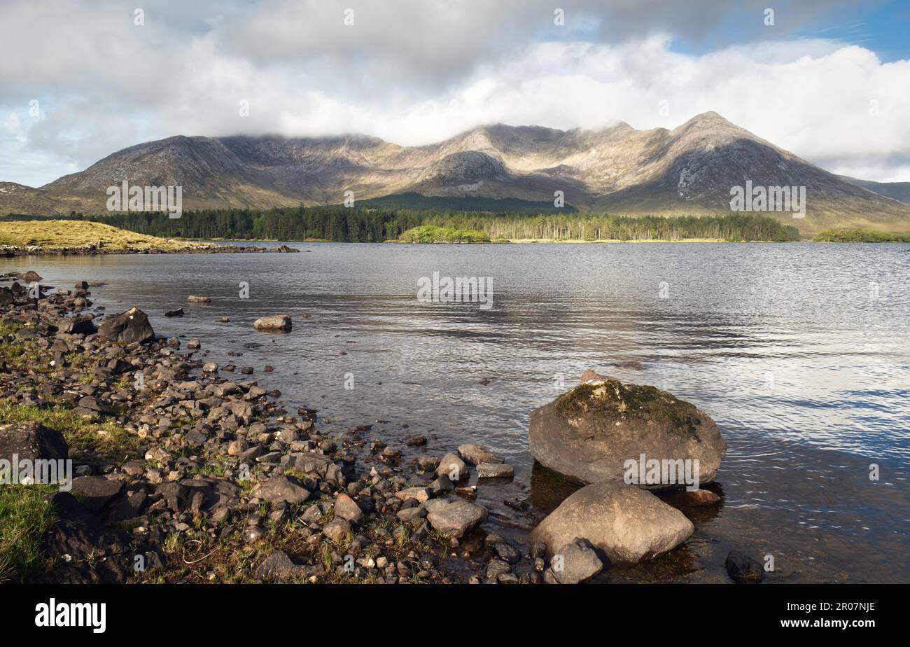 Breathtaking landscape scenery of rocky lakeside, forest and mountains ...