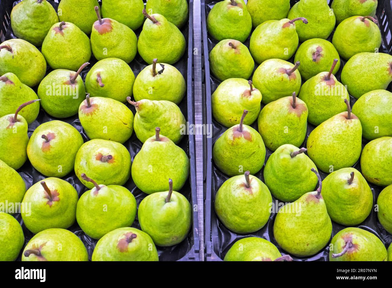 Market green pears hi-res stock photography and images - Alamy