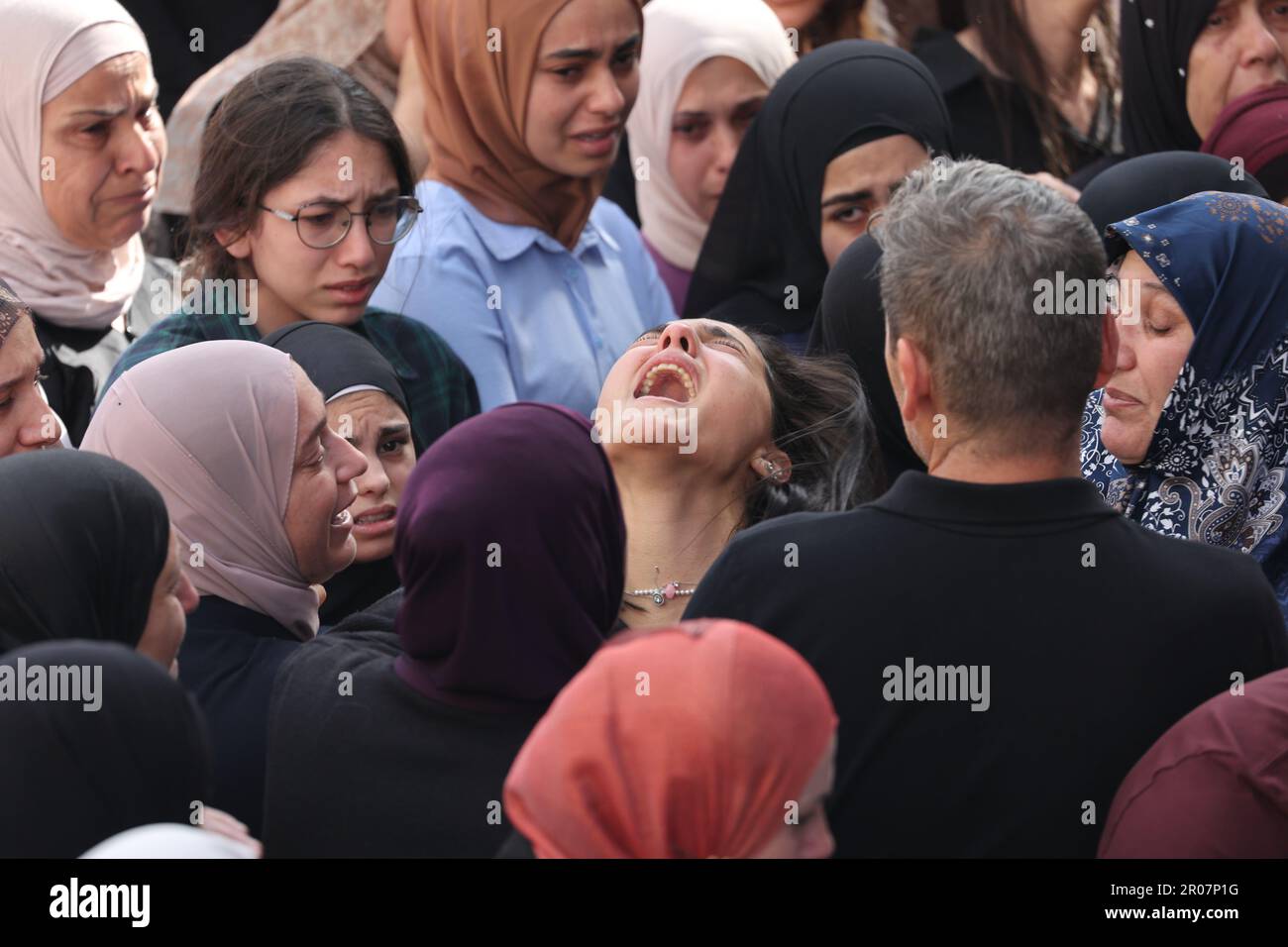 Sandala, Israel. 07th May, 2023. Friends and relatives mourn during the ...