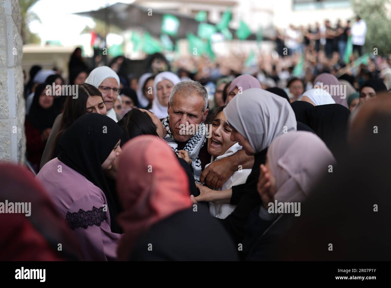 Sandala, Israel. 07th May, 2023. Friends and relatives mourn during the ...