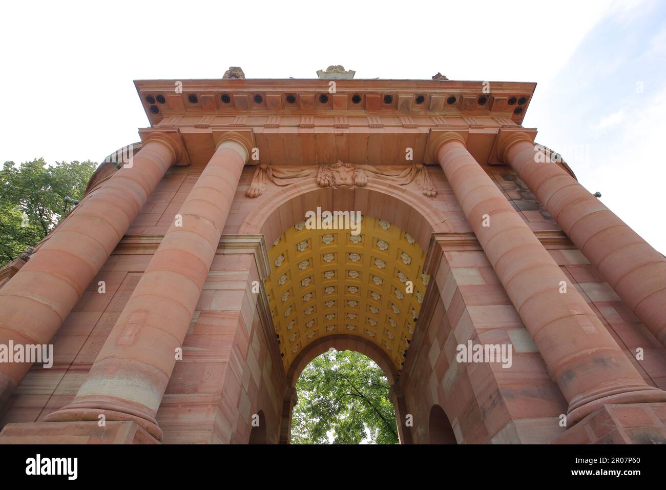 Classicist triumphal arch hi-res stock photography and images - Alamy