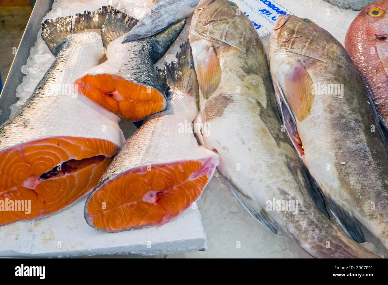 Salmon at a fish market hi-res stock photography and images - Alamy