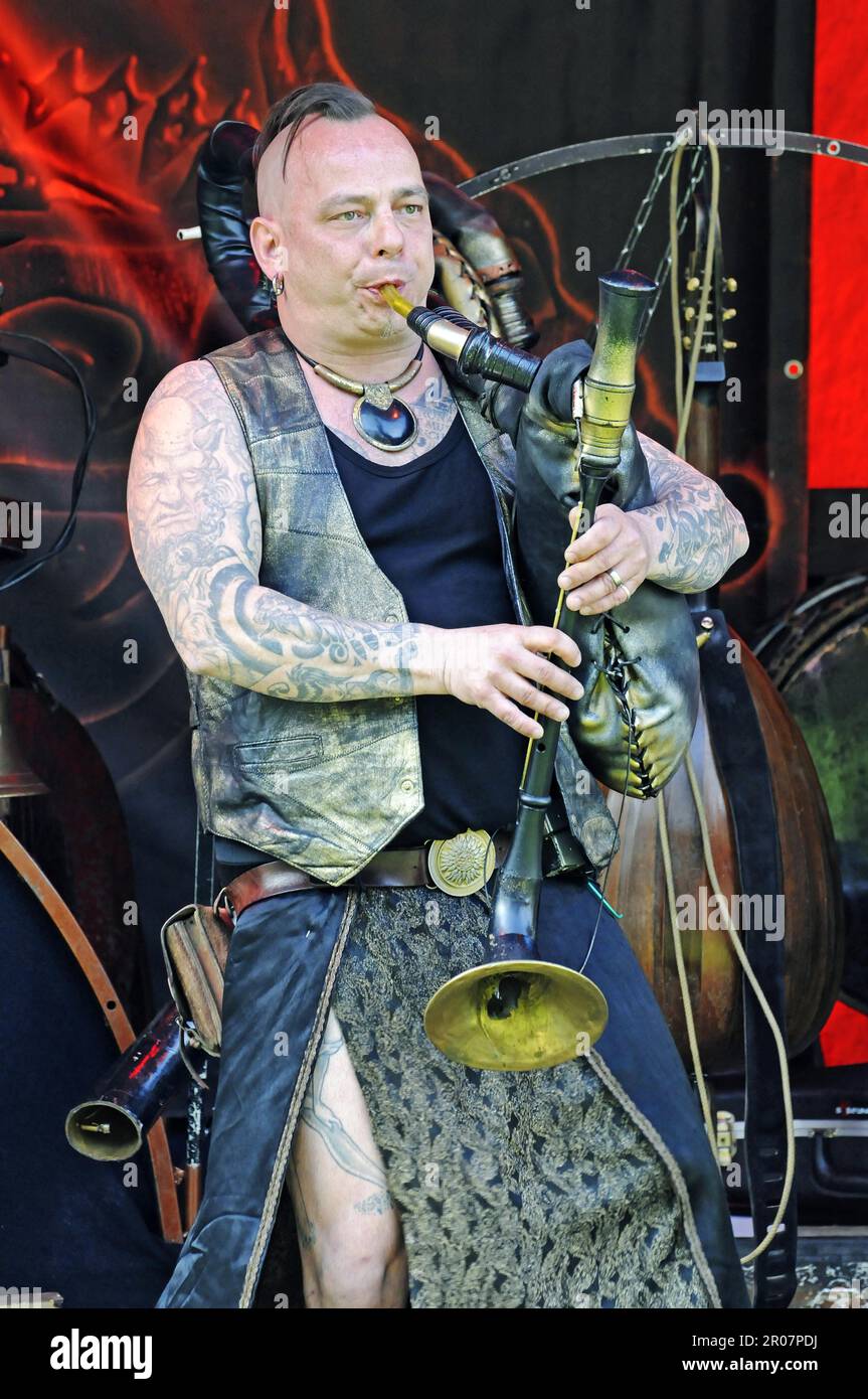 Medieval bagpipe hi-res stock photography and images - Alamy