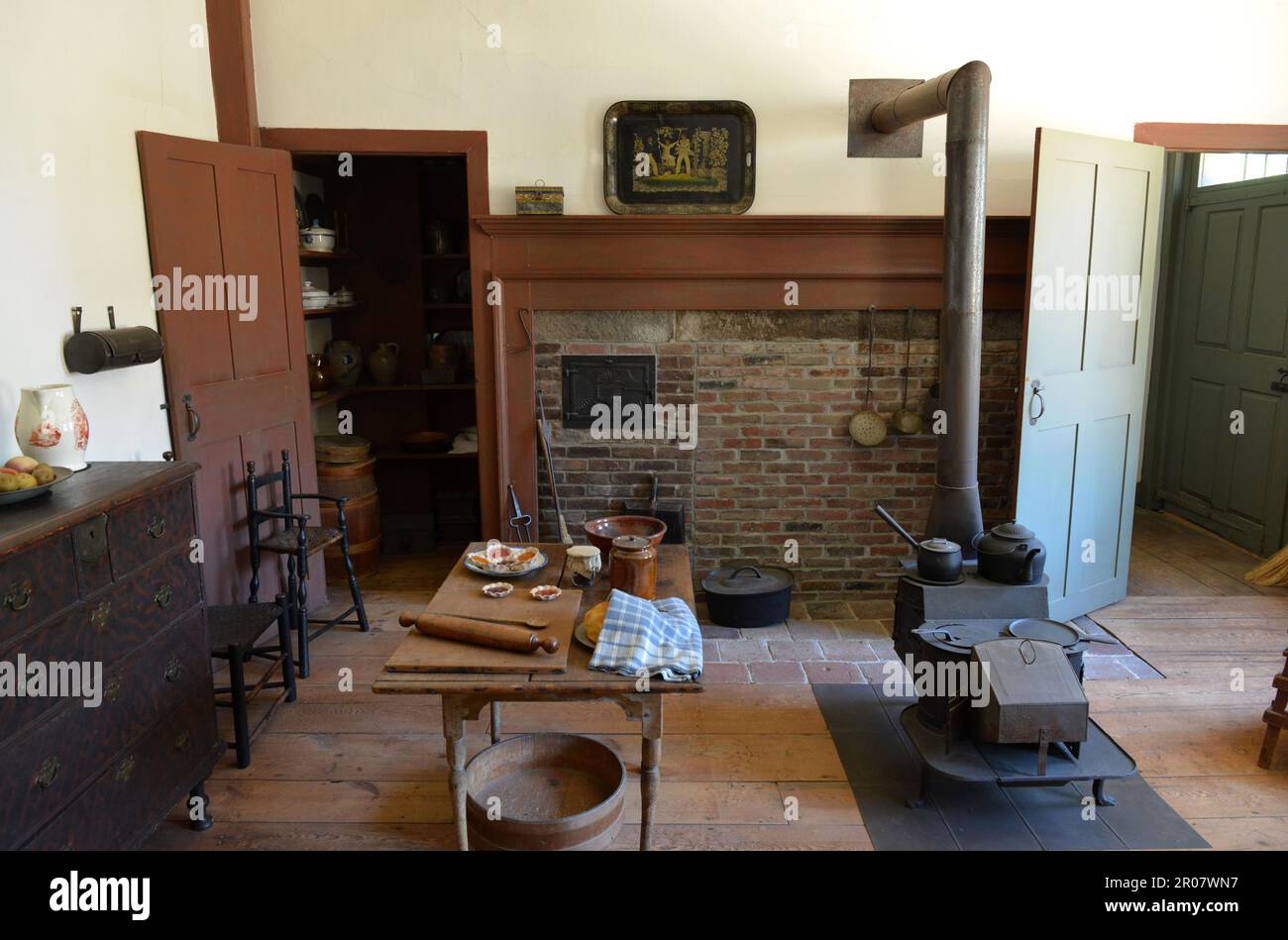 Village kitchen hi-res stock photography and images - Alamy