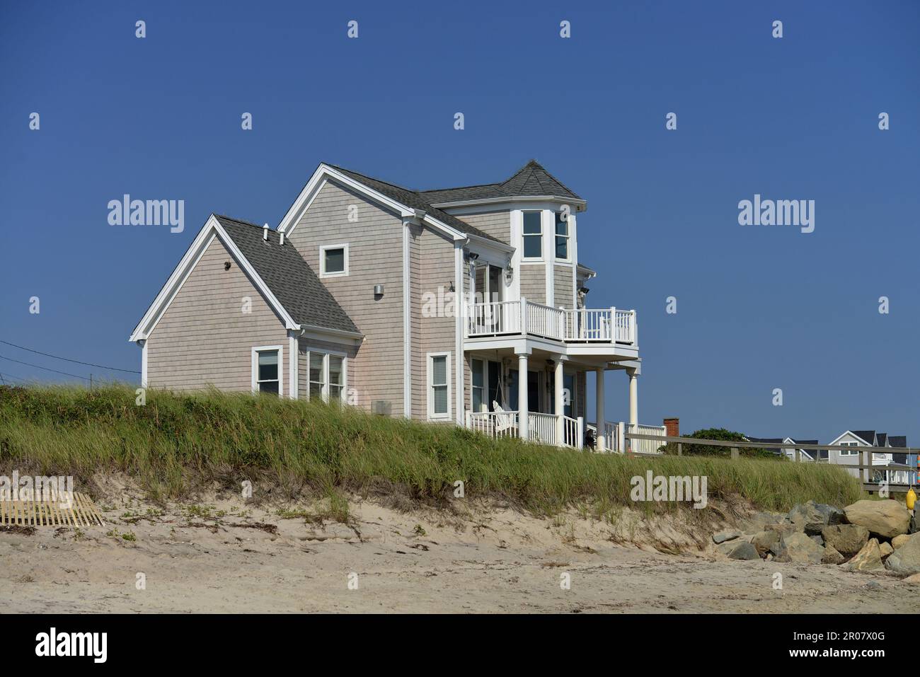 Cape cod beach house hi-res stock photography and images - Alamy