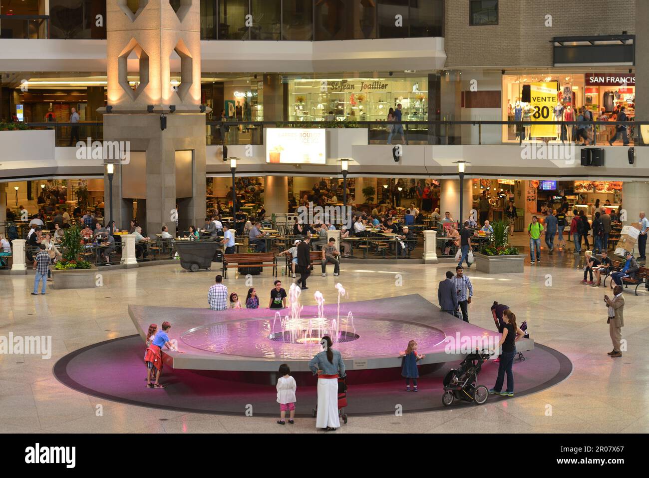 Shopping Centre, Complexe Desjardins, Rue Sainte-Catherine Ouest ...