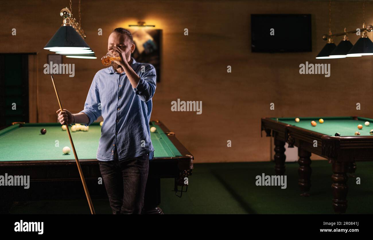 Portrait ball snooker player hi-res stock photography and images - Alamy
