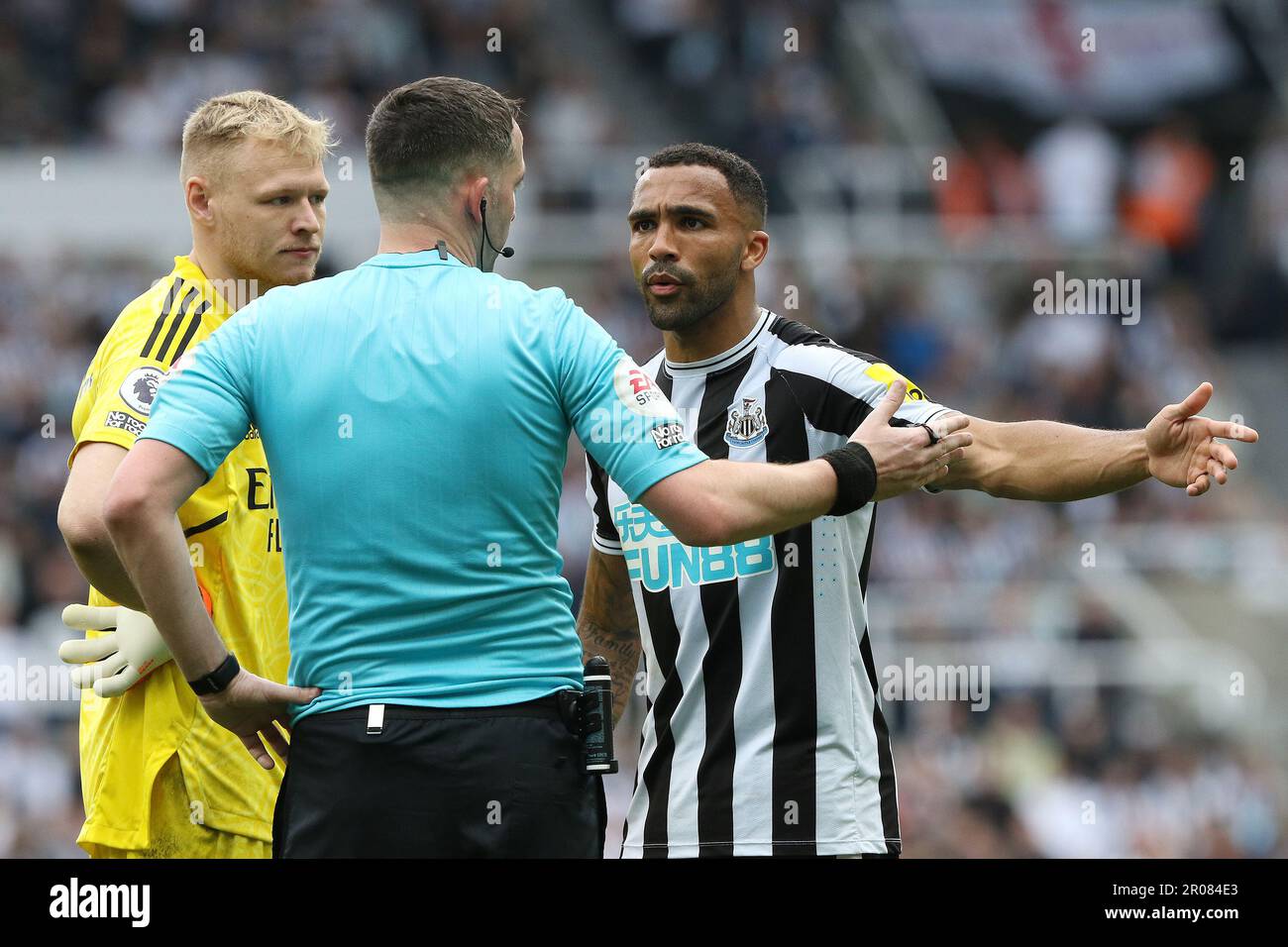 Chris kavanagh referee hi-res stock photography and images - Alamy