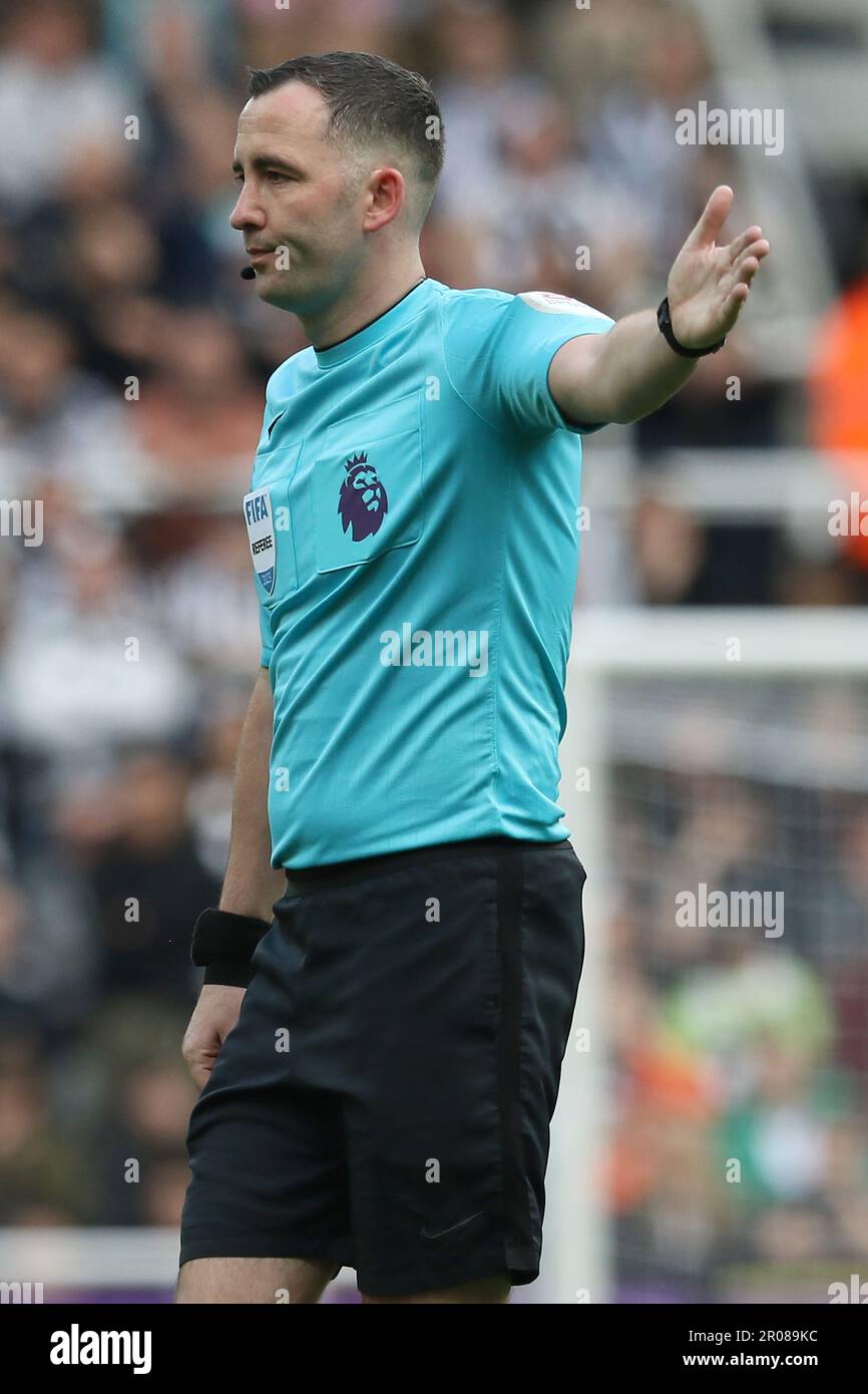 Chris kavanagh referee hi-res stock photography and images - Alamy