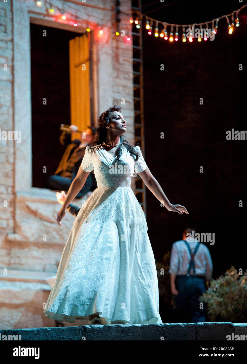 Danielle de Niese (Adina) in L'ELISIR D'AMORE at Glyndebourne Festival ...