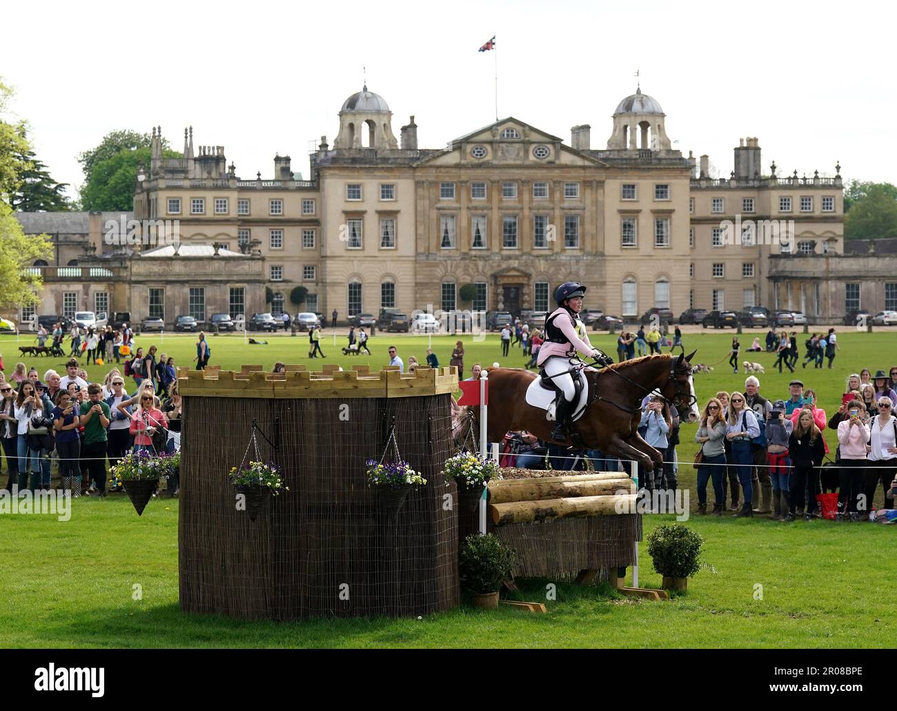Great Britain's Georgia Bartlett rides Spano De Nazca in front of ...