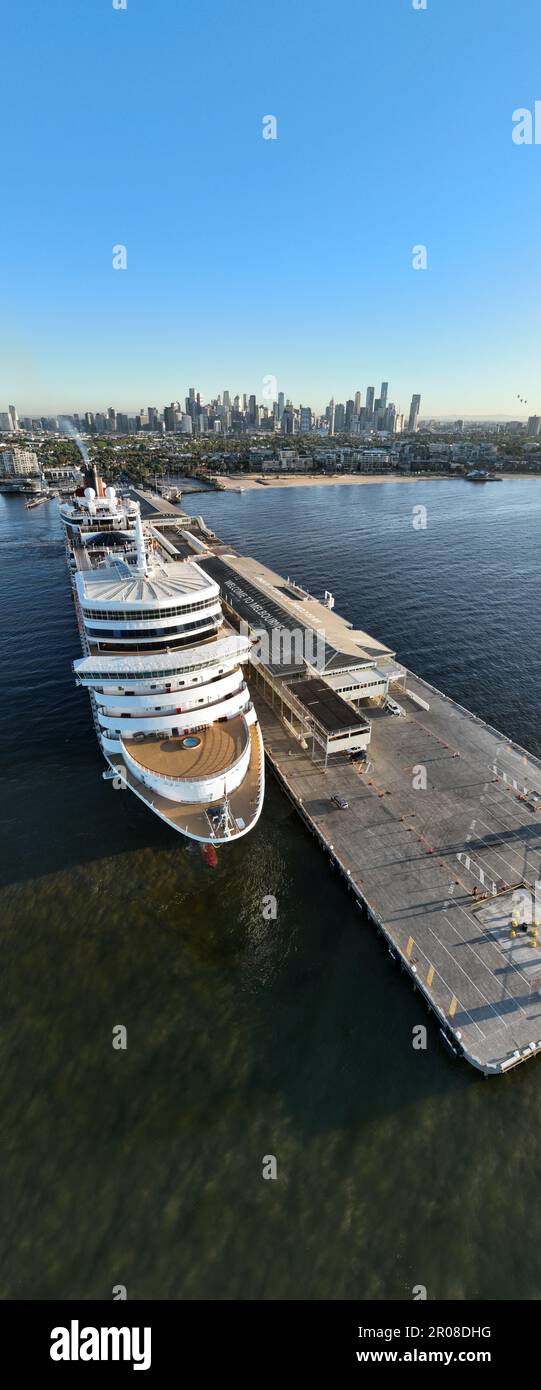 Melbourne, VIC, Australia - 10th Dec 2022 - Queen Elizabeth Cruise Ship ...