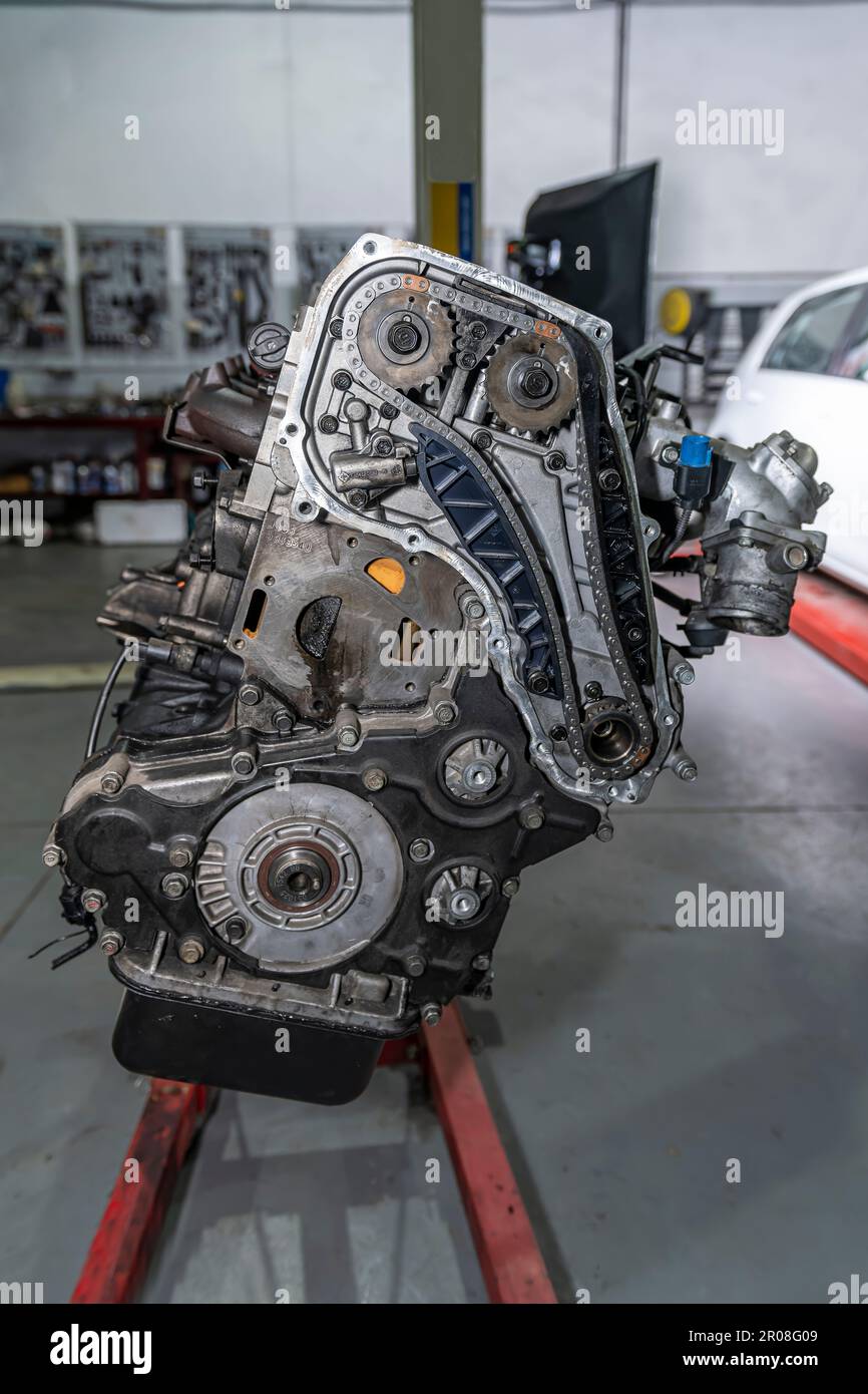 Engine of a car, outside the vehicle, for repair Stock Photo - Alamy