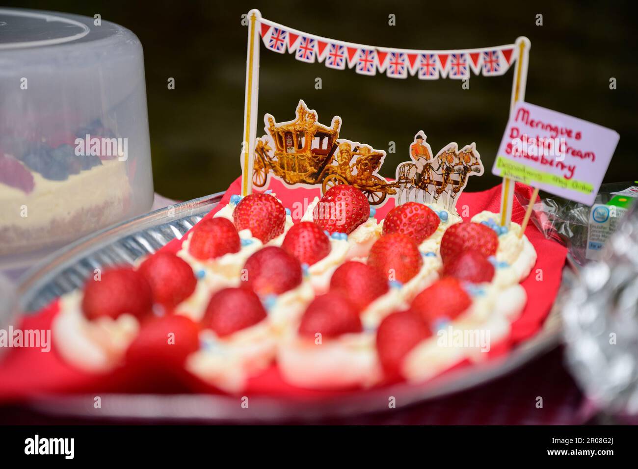 Celebrating the coronation with cakes hi-res stock photography and ...