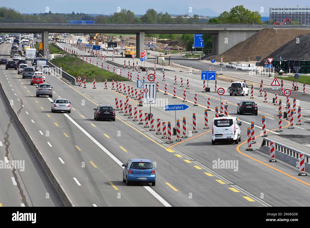 Extension of the A99 motorway near Aschheim in the district of Munich ...