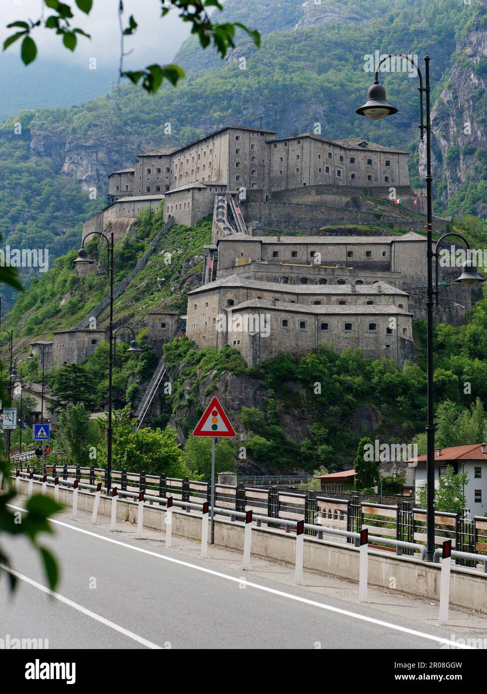 Fort in valley hi-res stock photography and images - Alamy