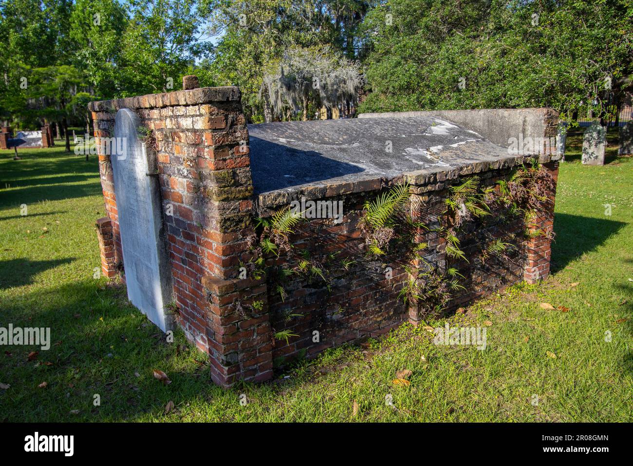 Historic Colonial Park Cemetery, Savannah, Georgia established in 1750 ...
