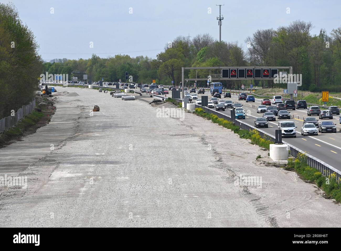 Extension of the A99 motorway near Aschheim in the district of Munich ...