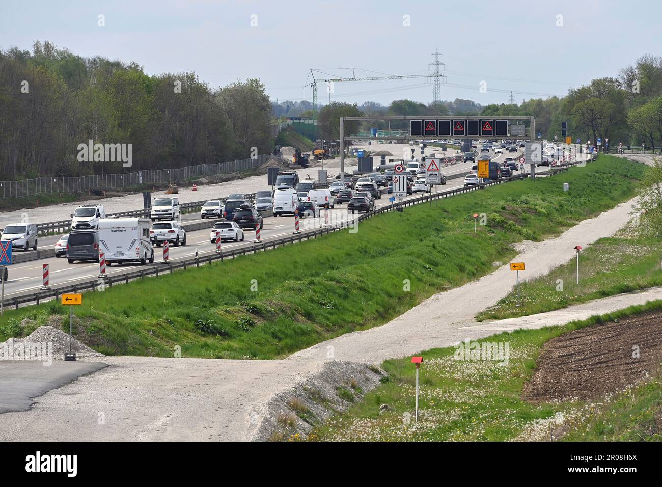 Extension of the A99 motorway near Aschheim in the district of Munich ...