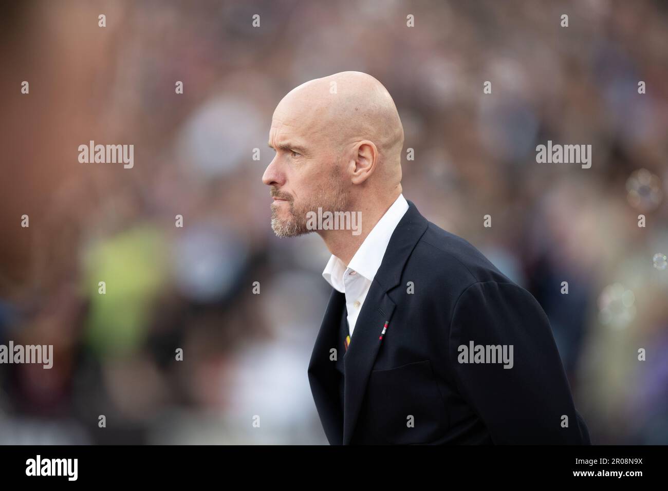 Erik ten hag looks on 2023 hi-res stock photography and images - Alamy