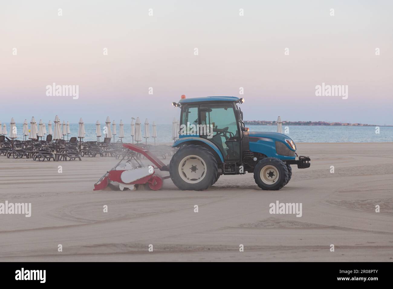 Seaside beach cleaning machine tractor hi-res stock photography and ...