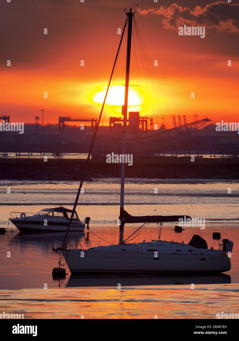 Queenborough, Kent, UK. 7th May, 2023. UK Weather: stunning sunset at ...