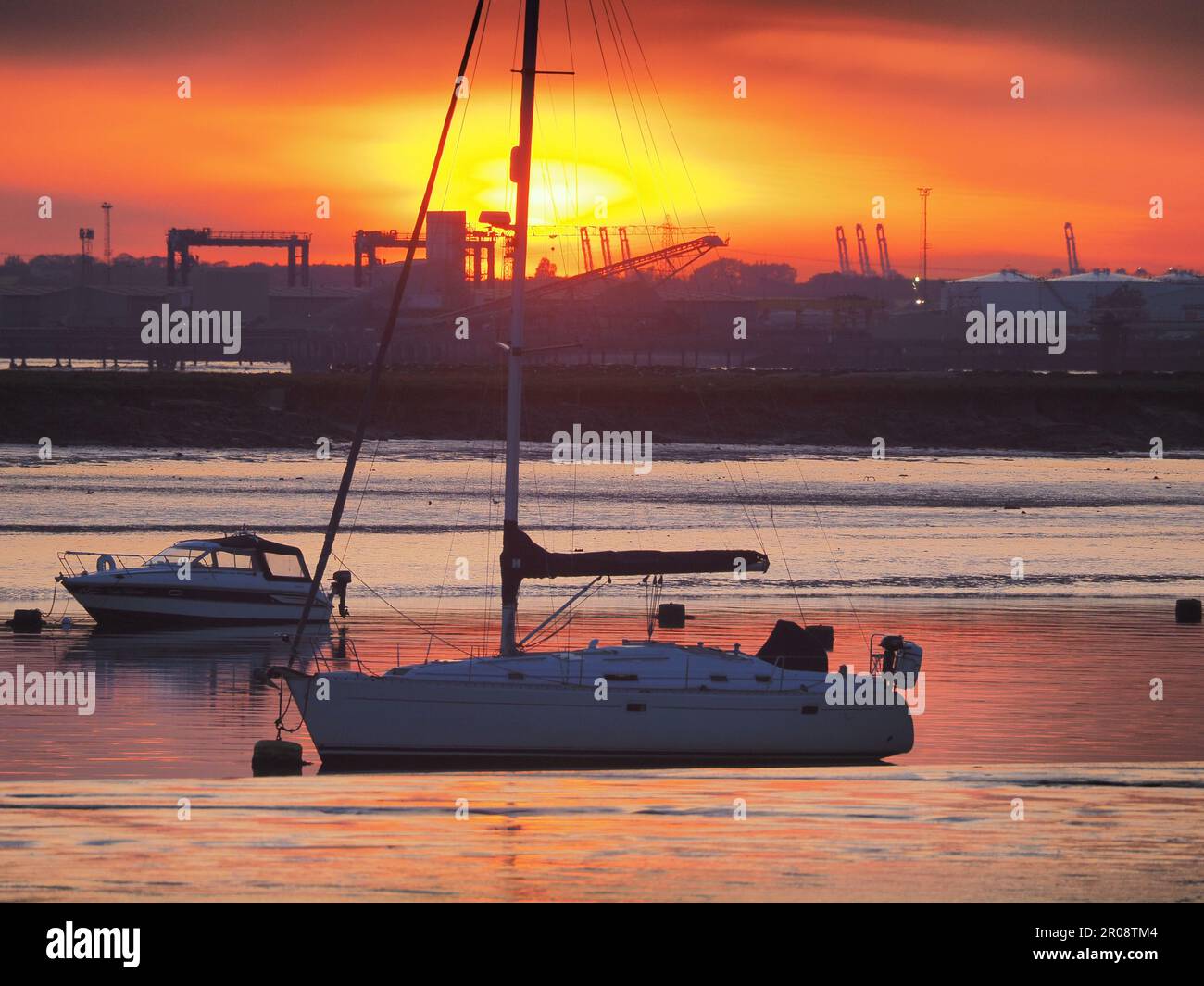 Queenborough, Kent, UK. 7th May, 2023. UK Weather: stunning sunset at ...