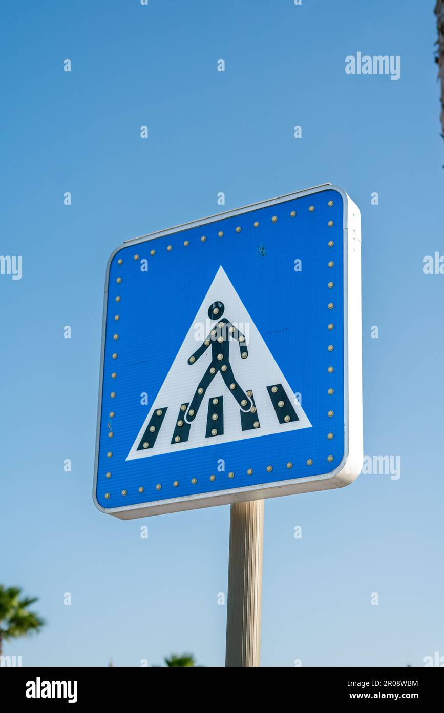 Pedestrian crossing traffic signpost hi-res stock photography and ...