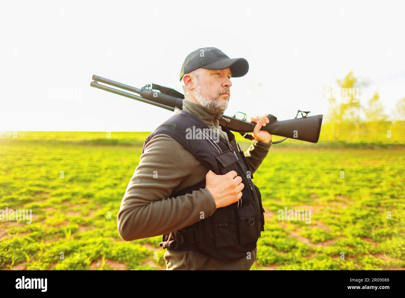 Shoulder gun hi-res stock photography and images - Alamy