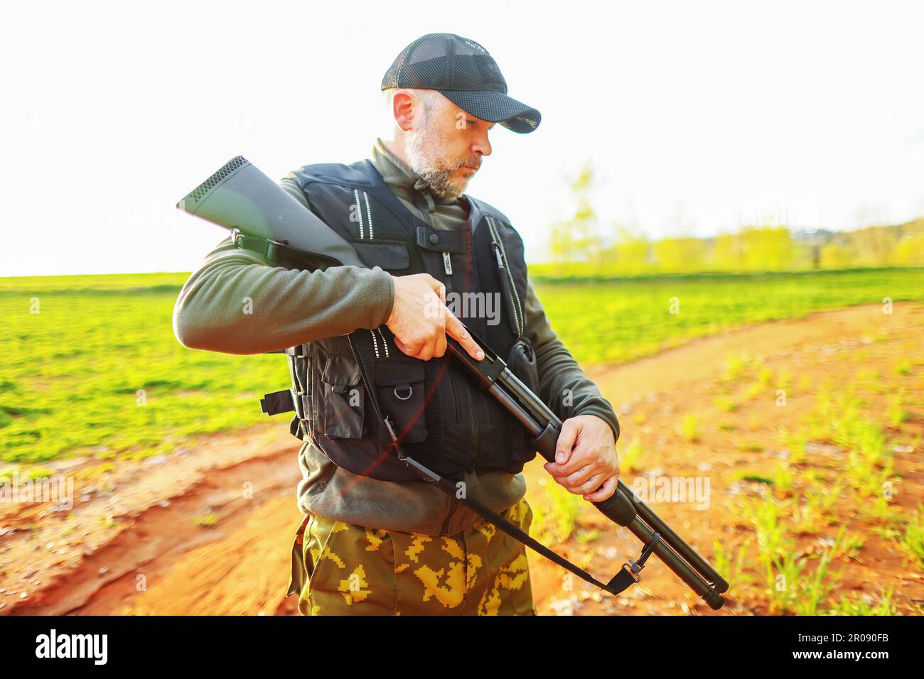 Gun for hunt hi-res stock photography and images - Alamy