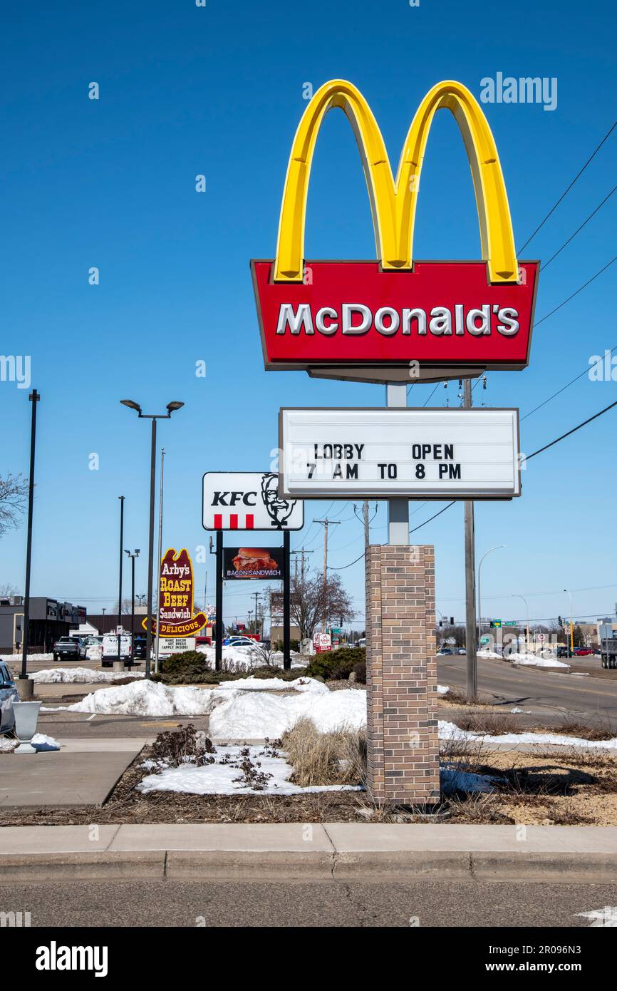 Roseville, Minnesota. Fast food strip showing McDonald's, KFC and Arby ...