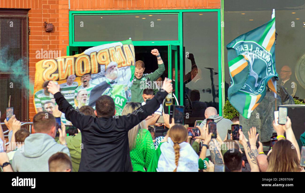 Glasgow, Scotland, UK 7th May, 2023. Celtic goalkeeper joe hart meets ...
