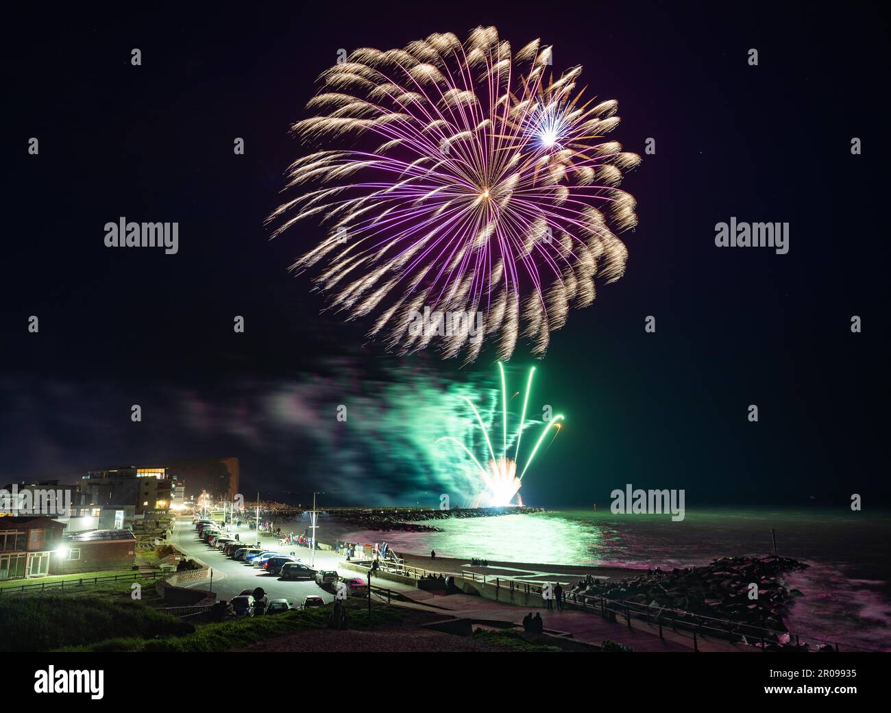 West Bay, Dorset, UK. 7th May 2023. A spectacular fireworks display at West Bay in Dorset during ...