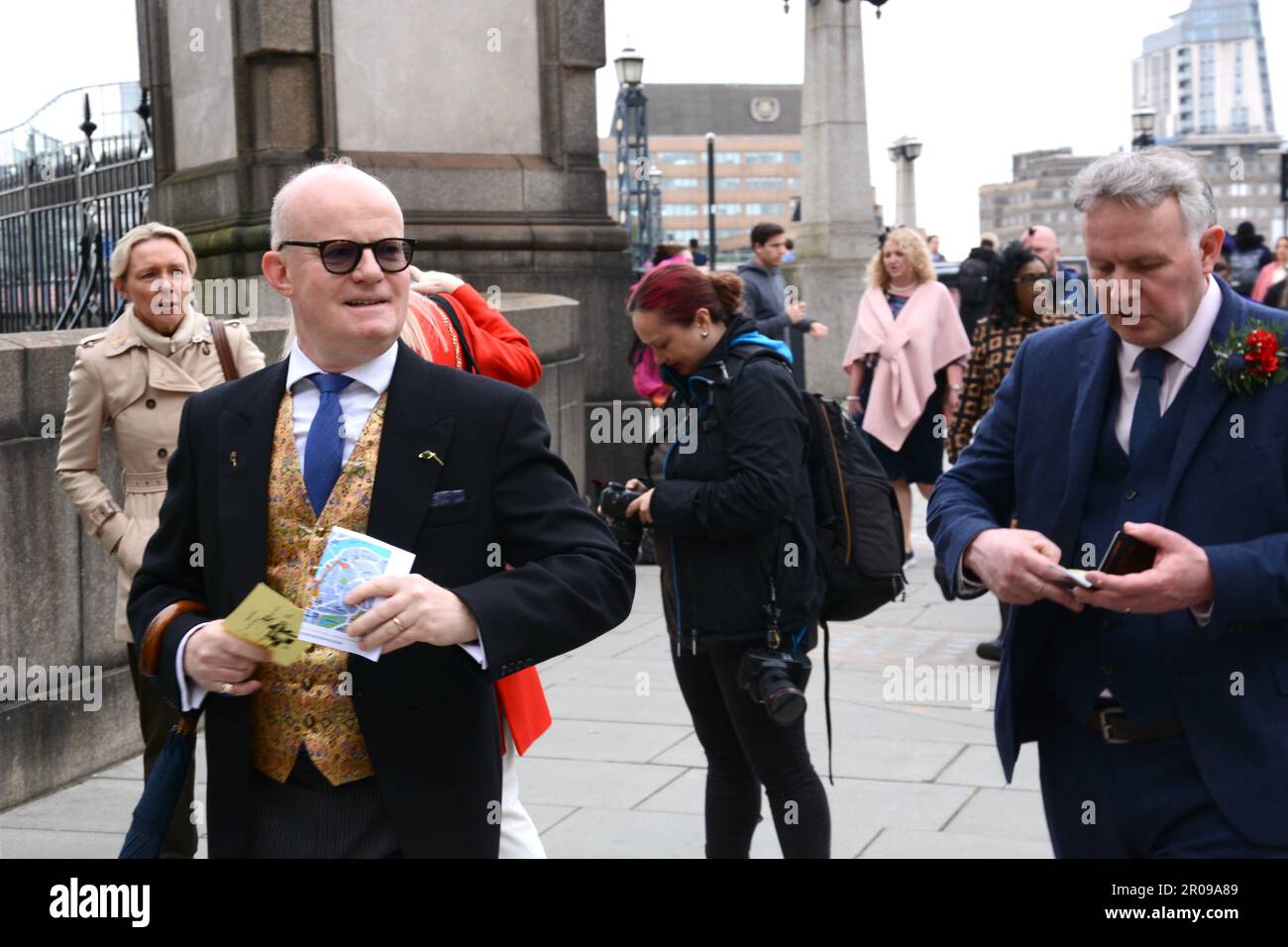 The well groomed guests for the coronation of King Charles III arrive ...
