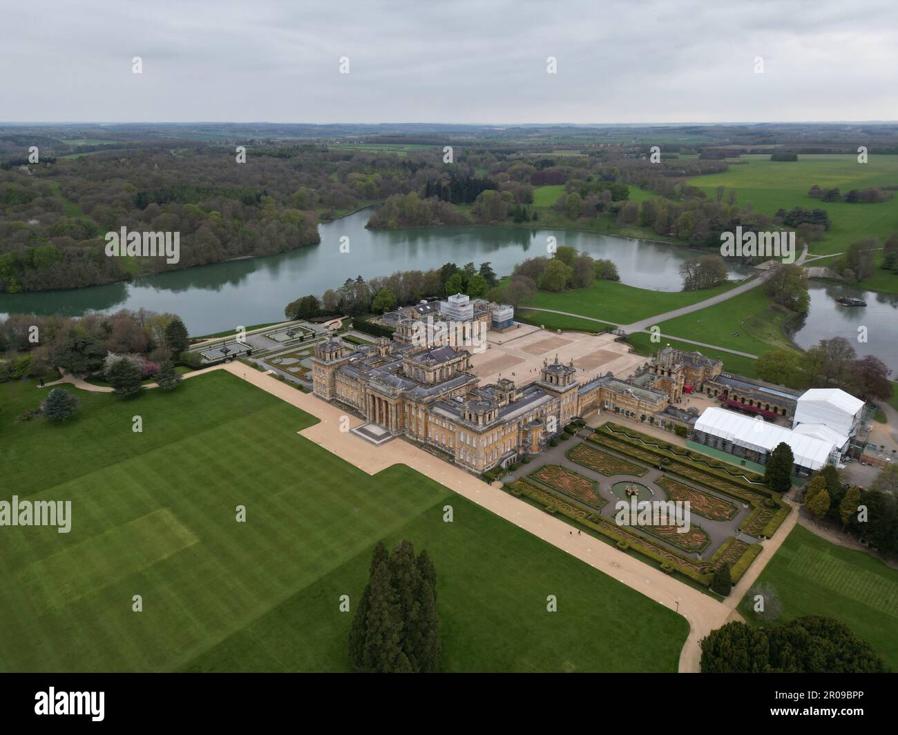 Blenheim palace aerial view hi-res stock photography and images - Alamy