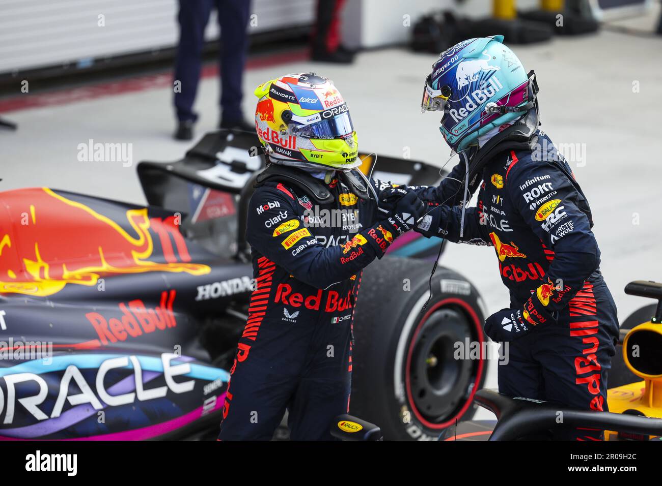 VERSTAPPEN Max (ned), Red Bull Racing RB19 being congratulated by PEREZ Sergio (mex), Red Bull ...