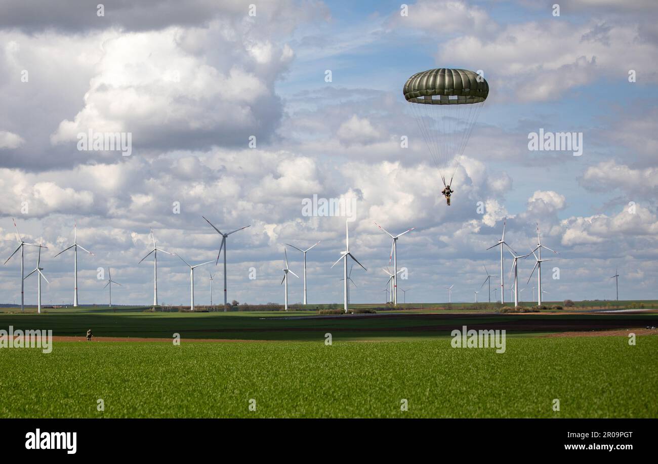 Soceur airborne operations hi-res stock photography and images - Alamy
