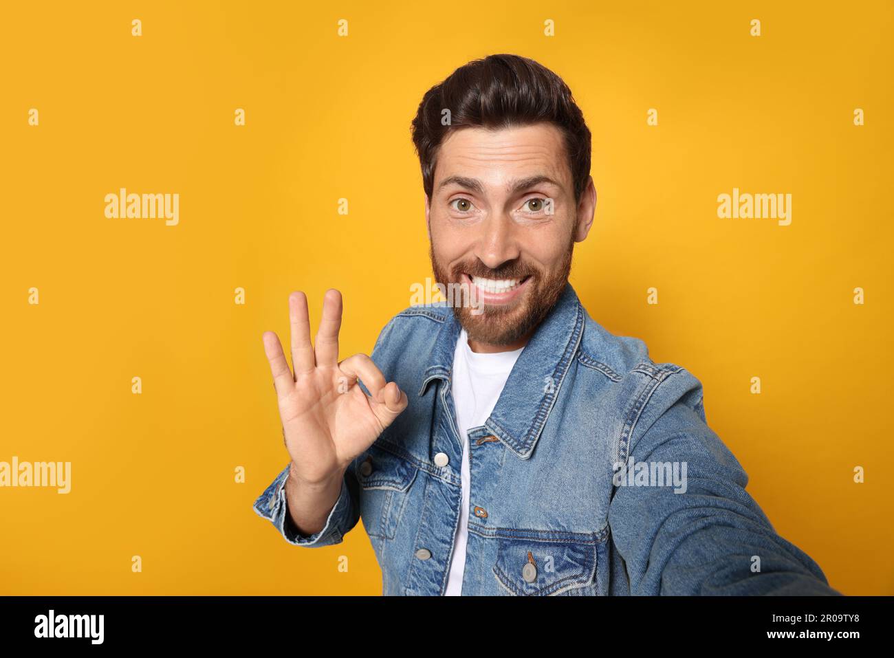 Funny bearded man wear hi-res stock photography and images - Alamy